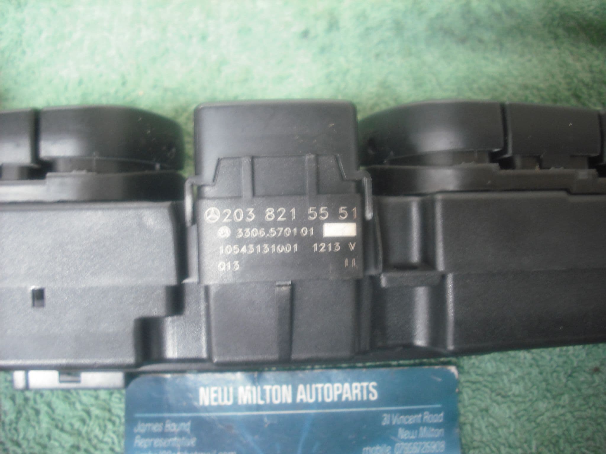 2038215551 A GENUINE MERCEDES BENZ CLK W203 W208 HAZARD WARNING FLASHER ...