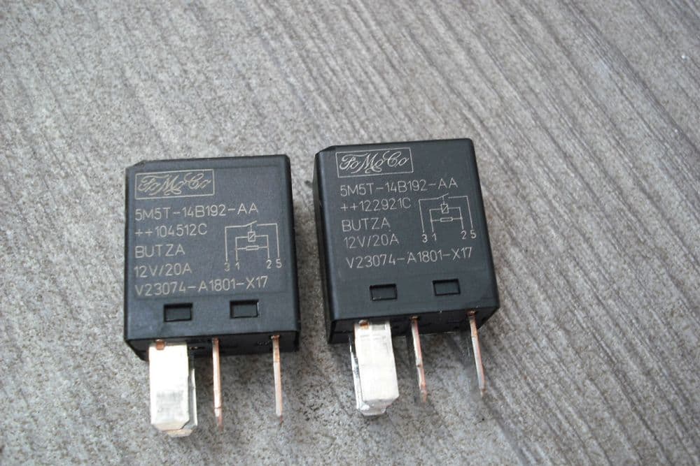 5M5T-14B192-AA 2 GENUINE FORD FOCUS MK3 RELAYS