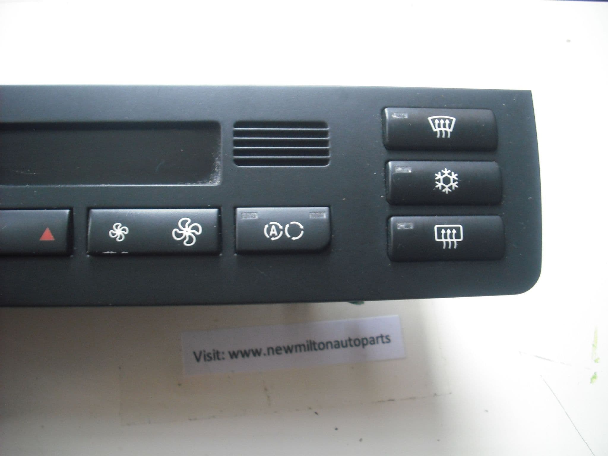 64 11 6 902 440 BMW E46 3 SERIES HEATER AND CLIMATE CONTROL A/C ACC PANEL