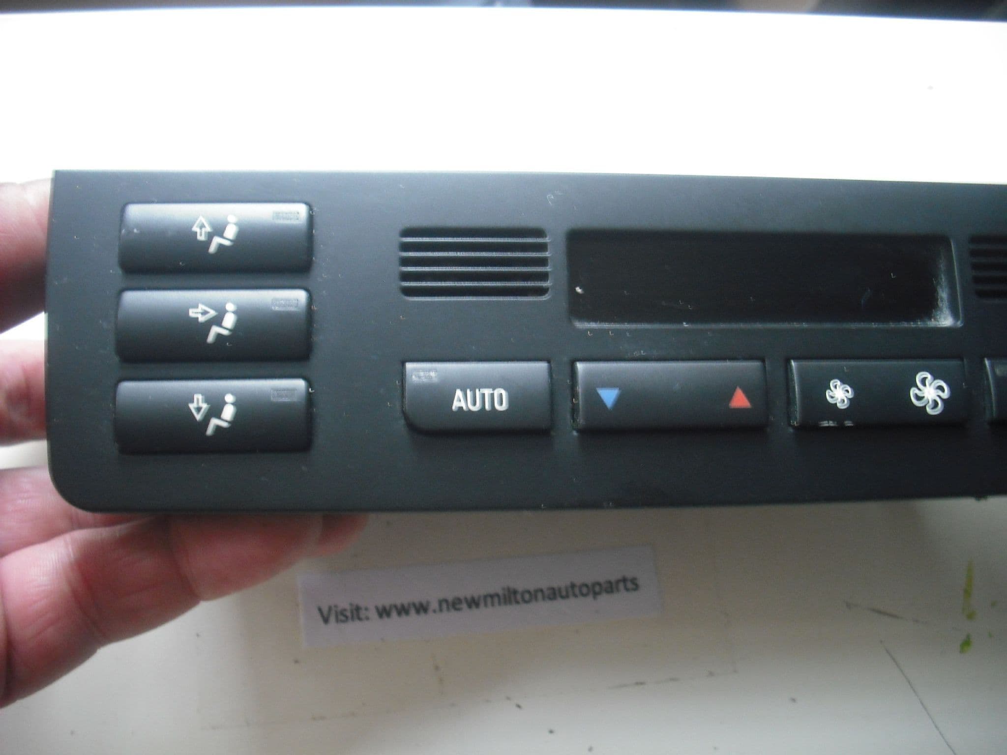 64 11 6 902 440 BMW E46 3 SERIES HEATER AND CLIMATE CONTROL A/C ACC PANEL