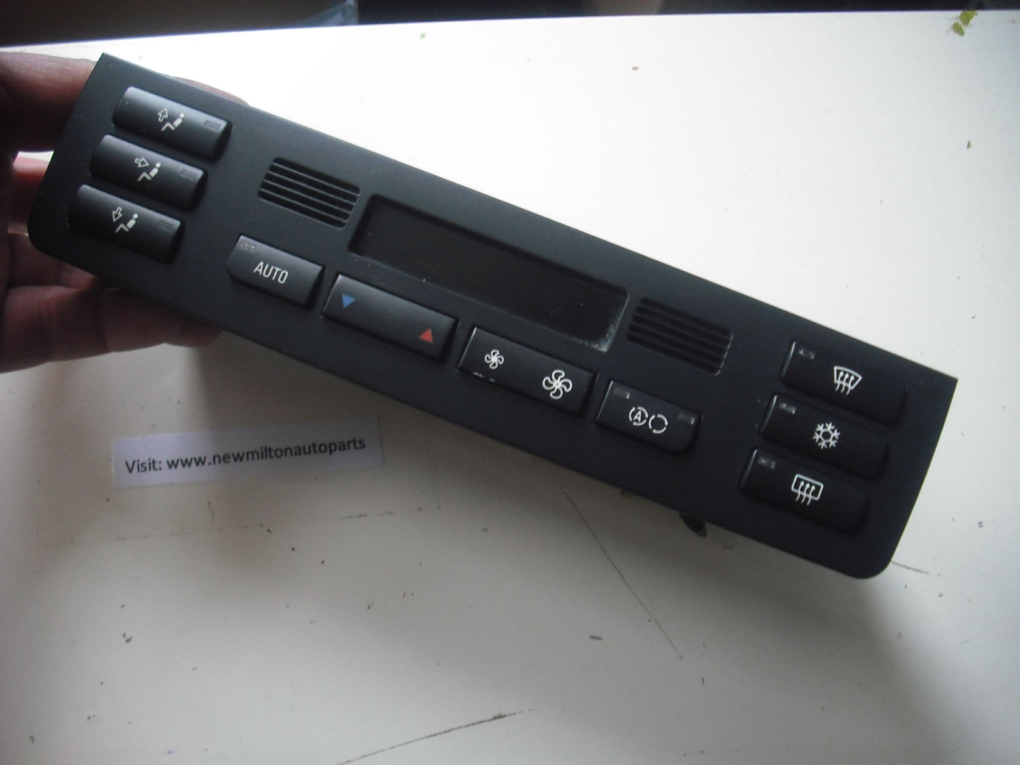 64 11 6 902 440 BMW E46 3 SERIES HEATER AND CLIMATE CONTROL A/C ACC PANEL