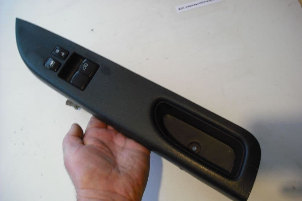 80960 1HD1A NISSAN MICRA K13 FRONT DRIVERS DOOR ELECTRIC WINDOW SWITCHES