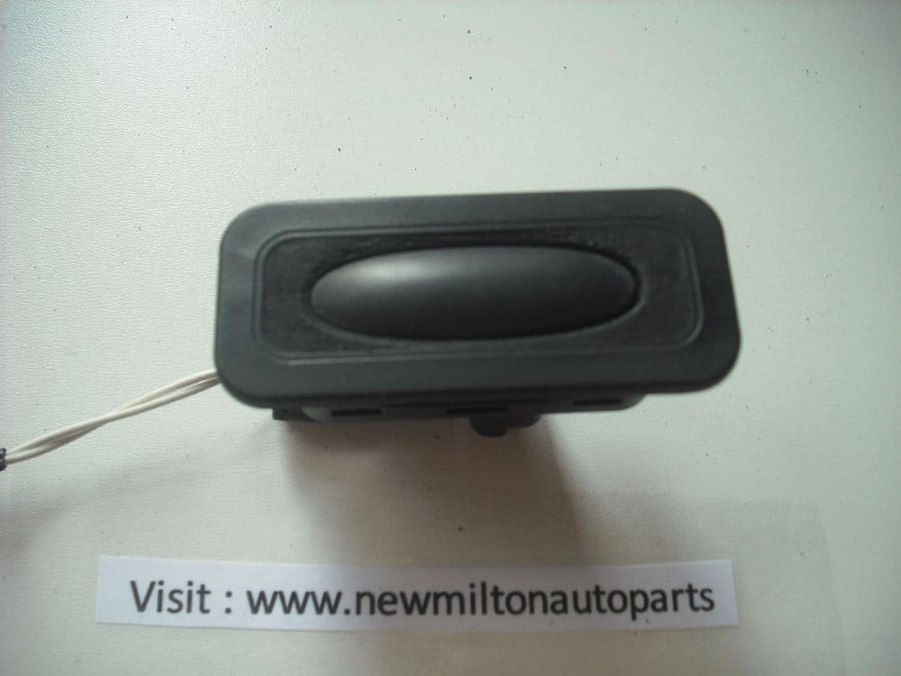 8200076256 A GENUINE RENAULT MEGANE 3 2008-2013 BOOT TAILGATE TRUNK ...
