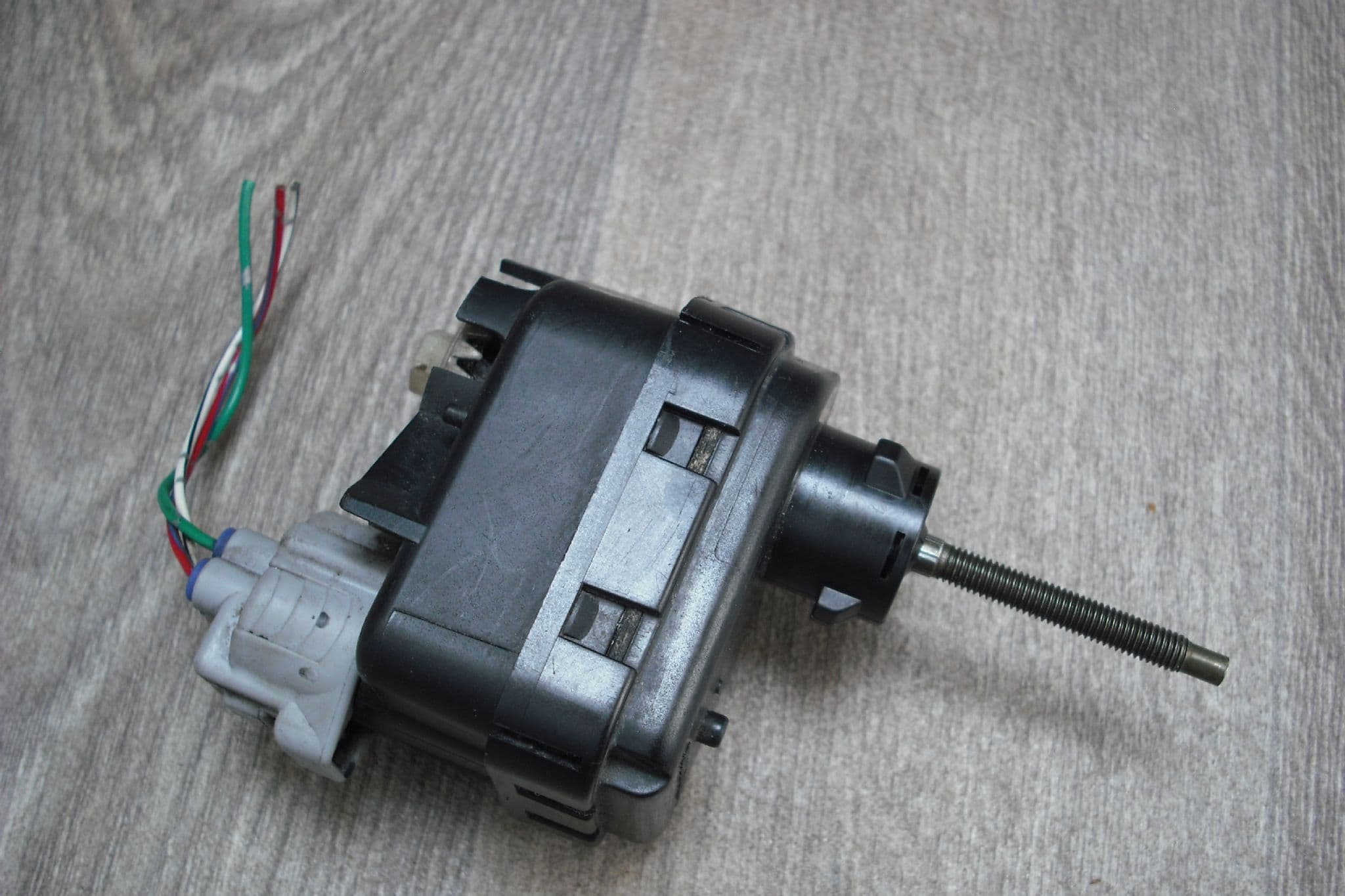 87221-82045 A GENUINE TOYOTA RAV 4 HEADLIGHT LEVELING ADJUSTMENT MOTOR