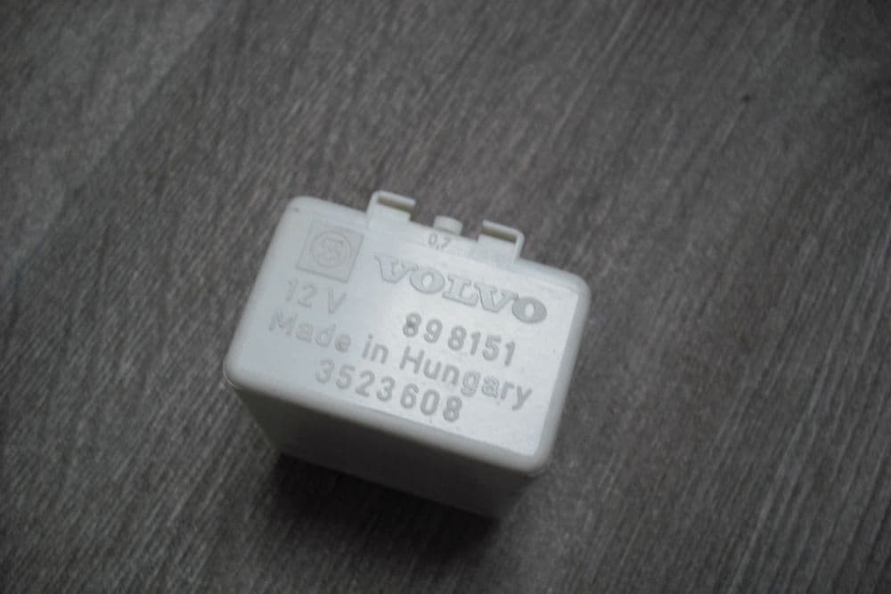 898151 3523608 VOLVO 740 760 940 960 FUEL PUMP RELAY