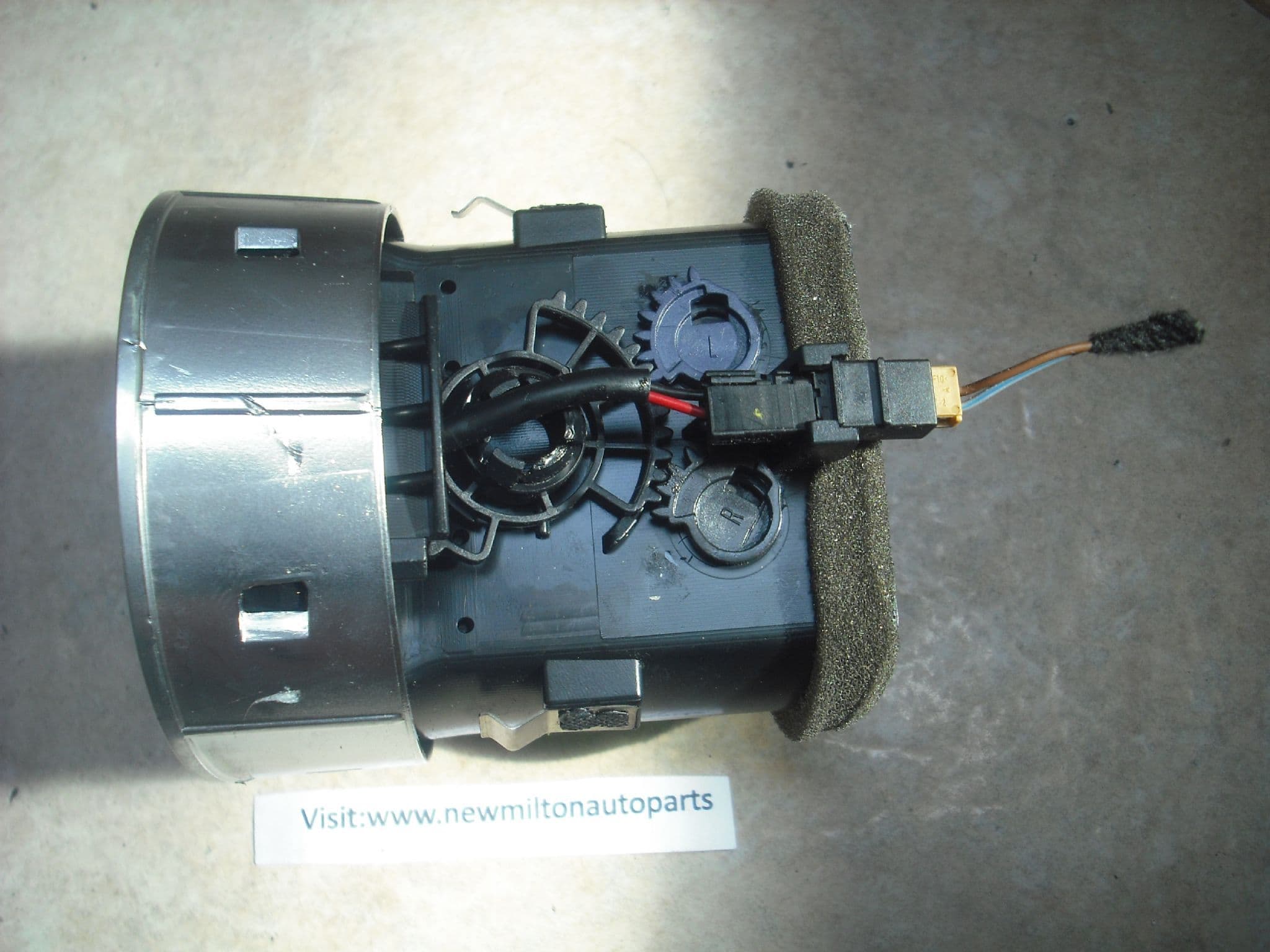 8H0820951D AUDI A4 B6 DASH MOUNTED HEATER AIR BLOWER VENT VENTILATION