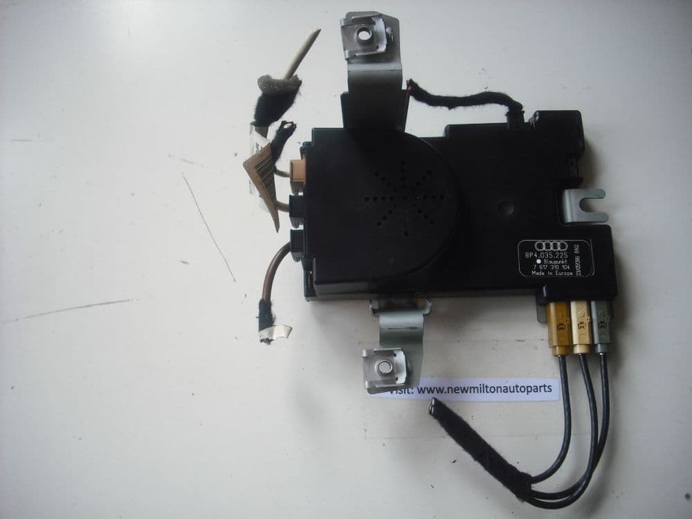 8P4 035 225 AUDI A3 8P SPORTBACK RADIO AMPLIFIER CONTROL MODULE