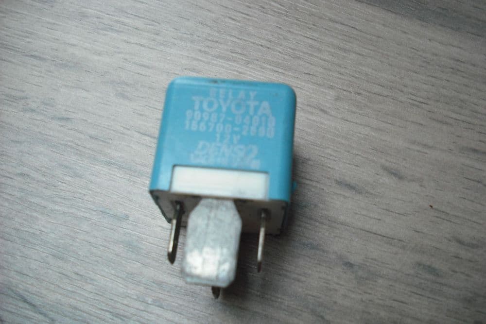 90987-04010 156700-2550 A GENUINE TOYOTA PRIUS AND COROLLA AVENSIS ...