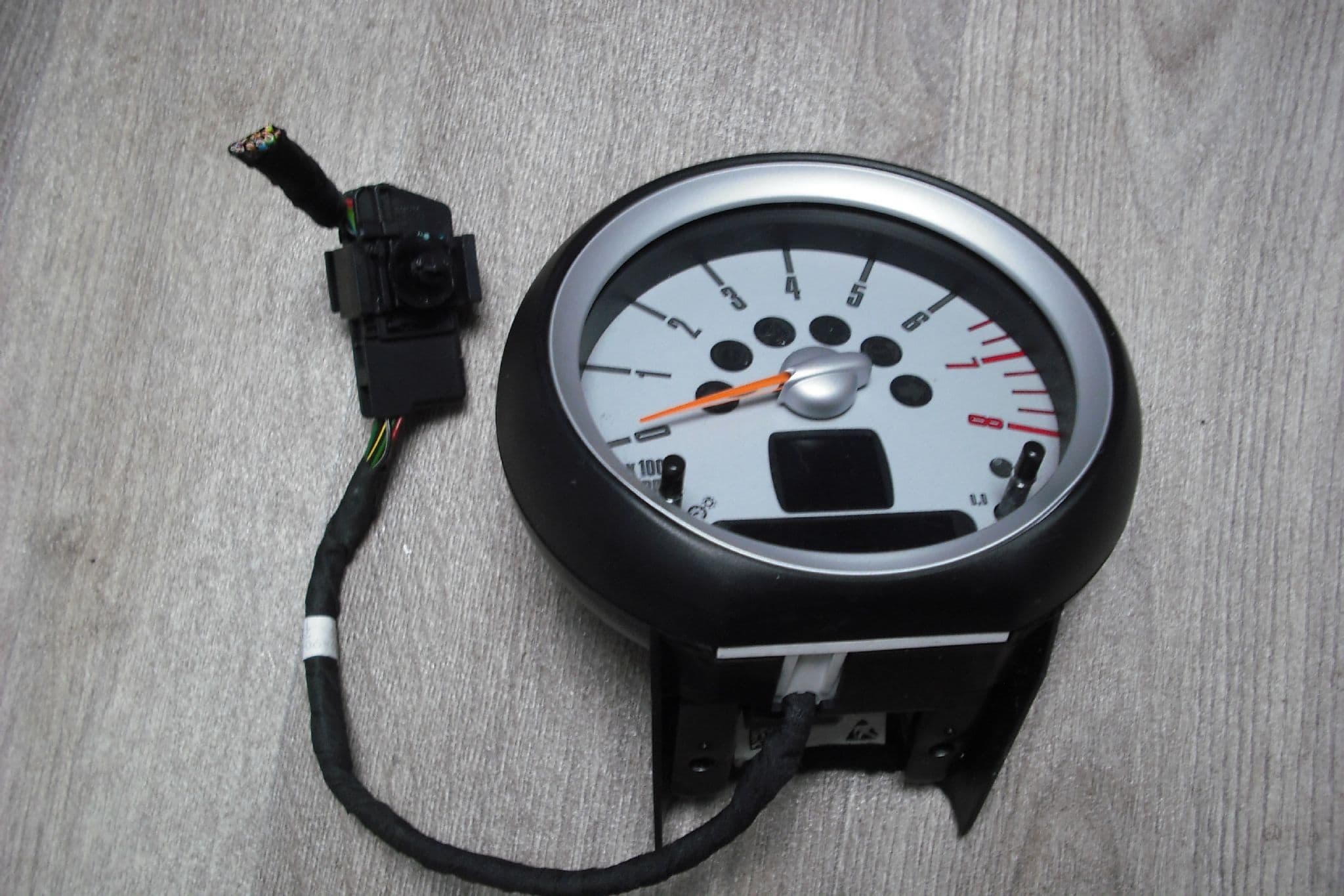 9201392-02 MINI R56 REV REVOLUTION COUNTER