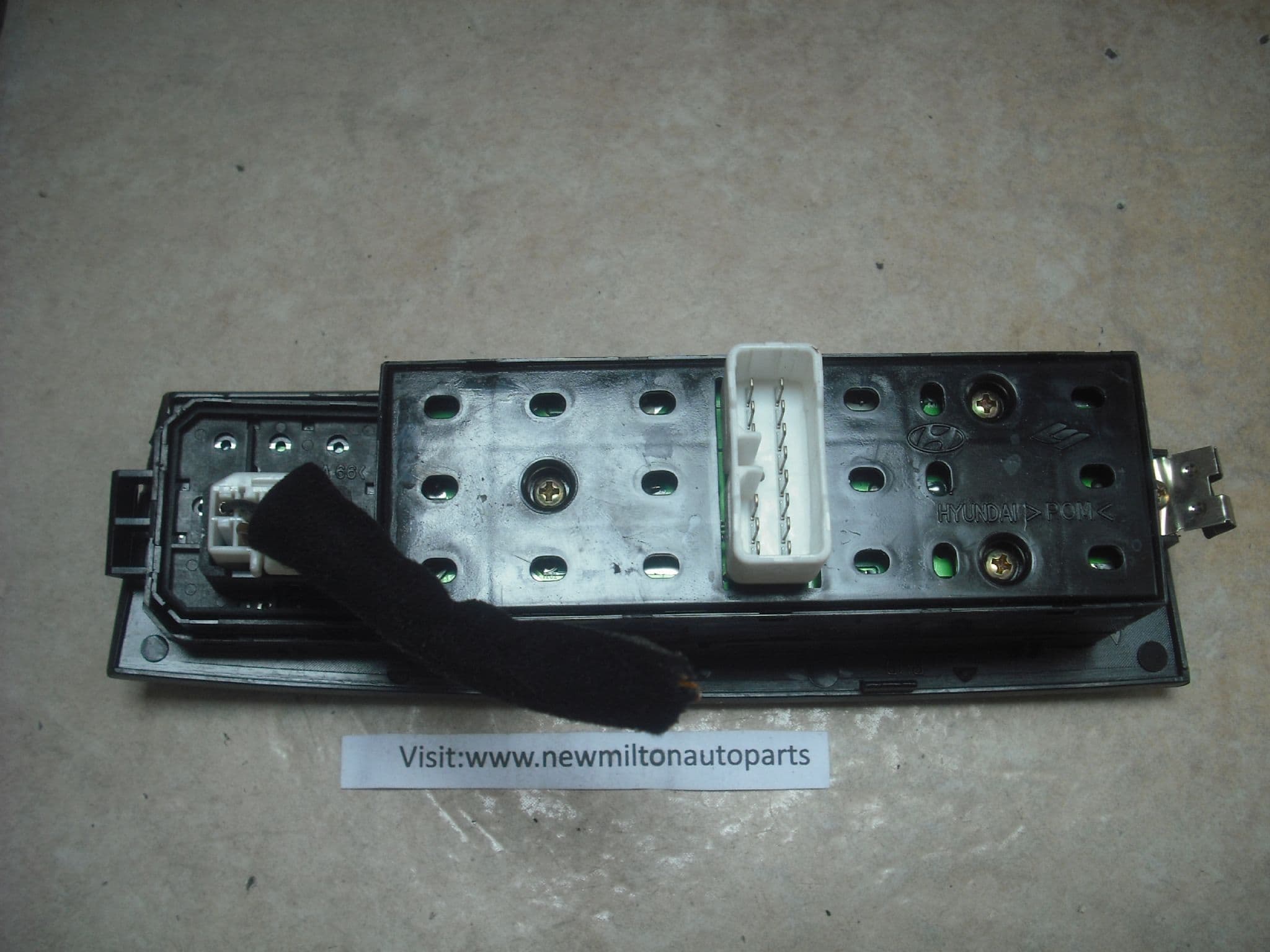 93570-17600 HYUNDAI MATRIX DRIVERS DOOR ELECTRIC WINDOW AND MIRROR ...