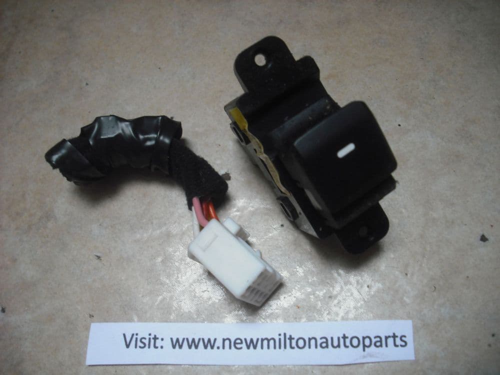 93580-C7010 HYUNDAI i20 REAR DOOR ELECTRIC WINDOW SWITCH