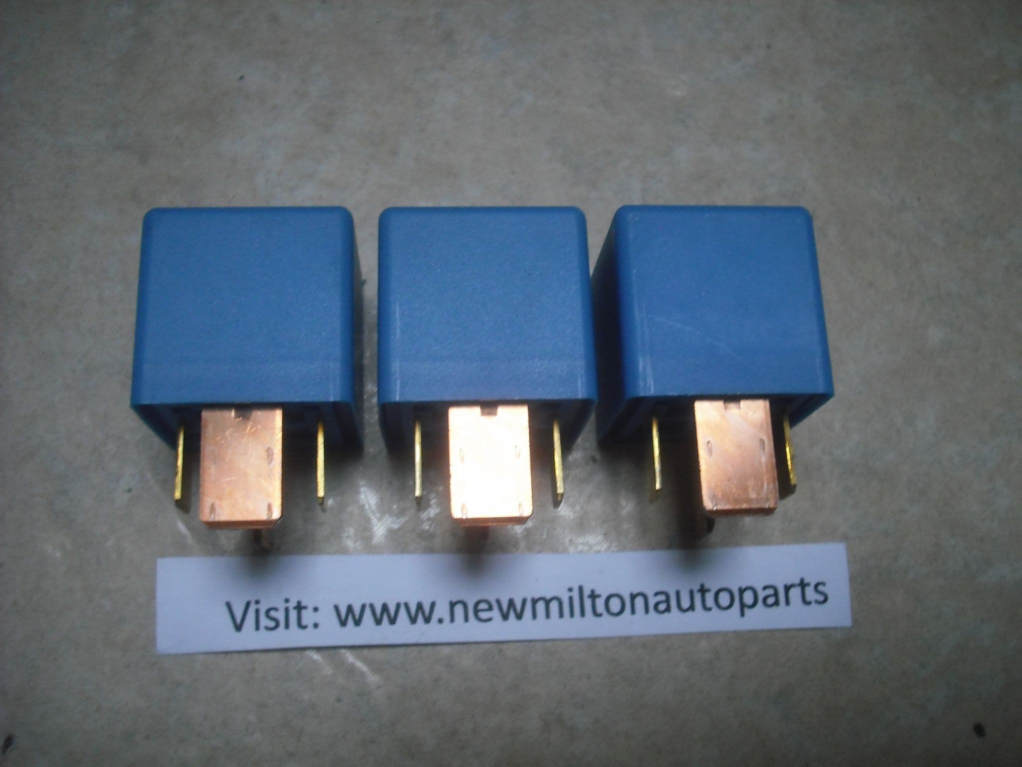 95210-2E000 3 GENUINE HYUNDAI i30 AND KIA CEED RELAYS