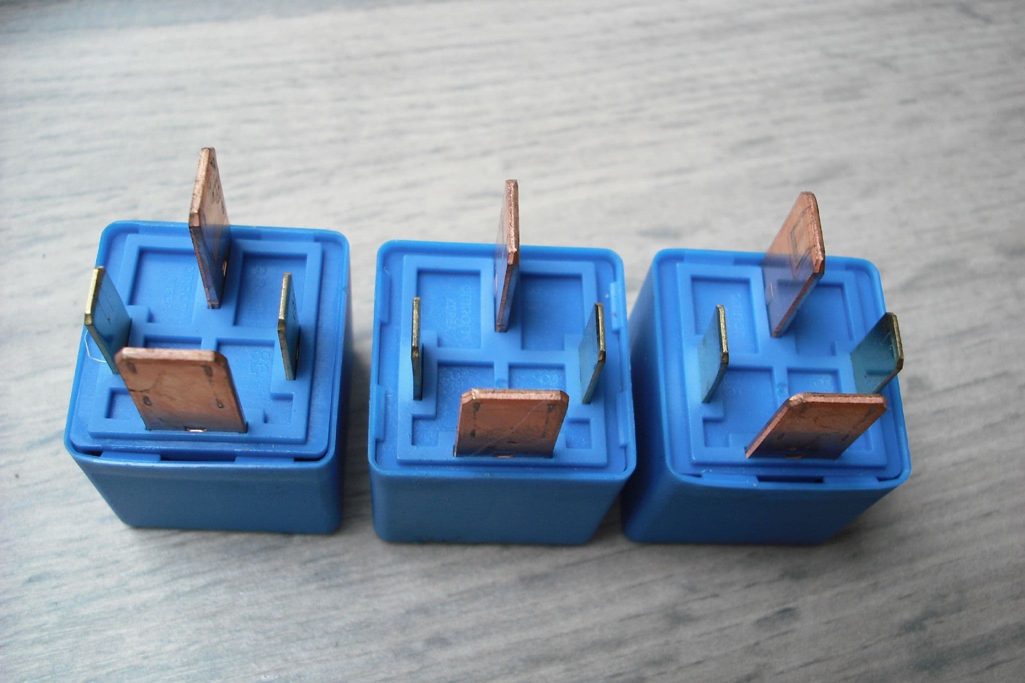 95210-2E000 50A 3 GENUINE KIA SPORTAGE RELAYS