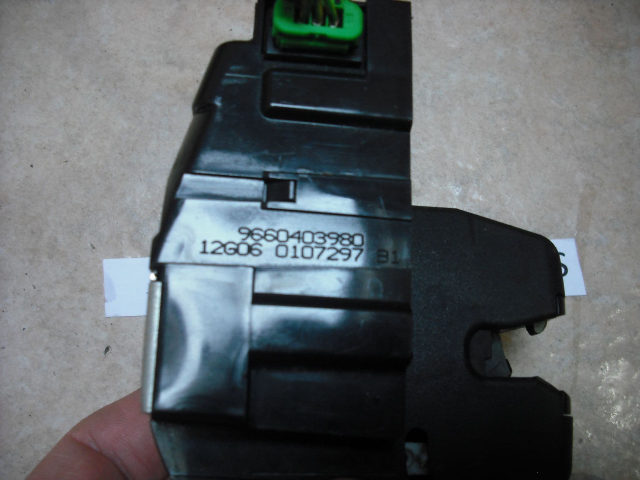 9671153980 A GENUINE PEUGEOT 207 REAR BOOT TRUNK TAILGATE CATCH ...