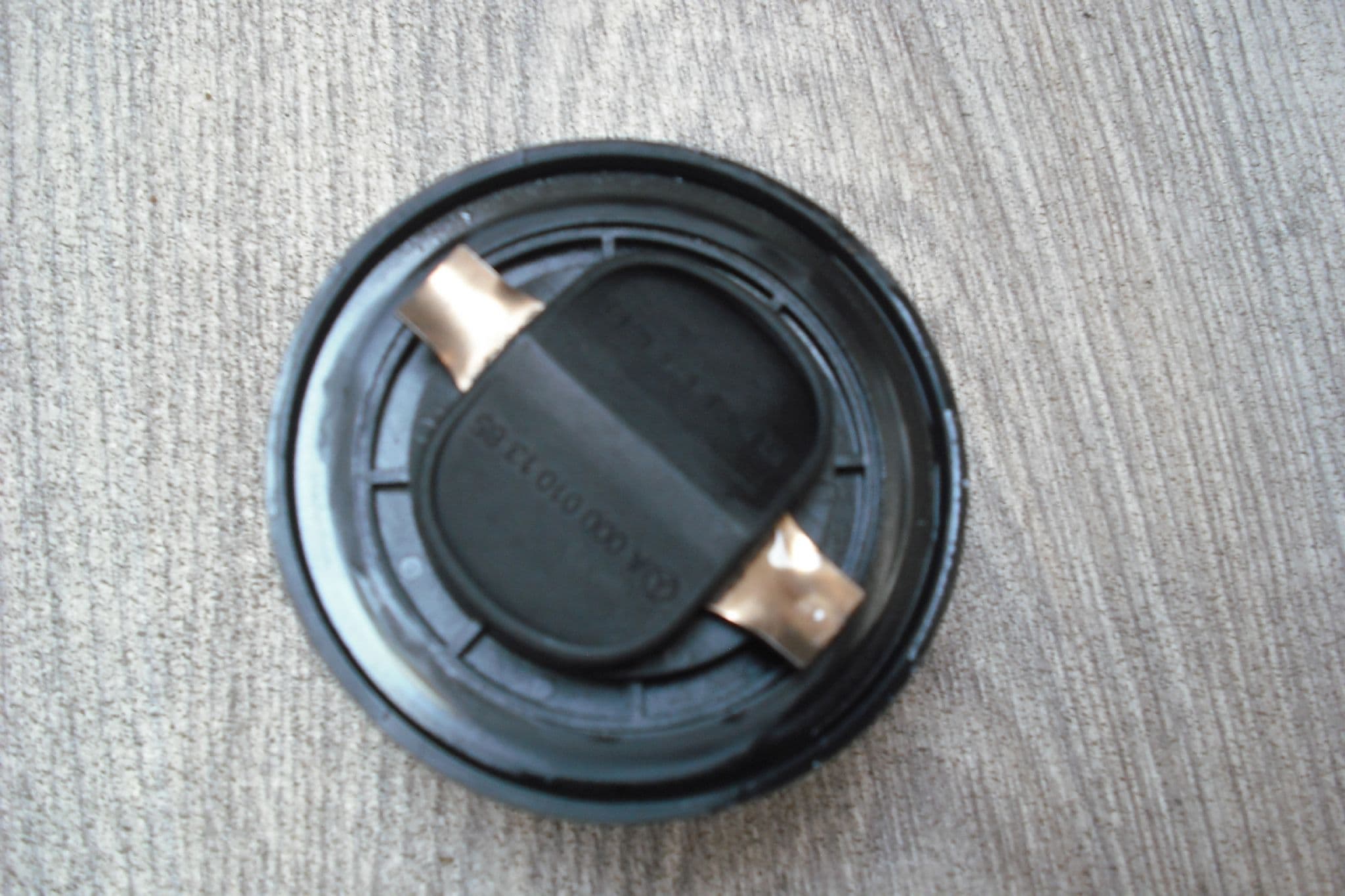 A 000 010 13 85 MERCEDES BENZ C CLASS 2 2 DIESEL ENGINE OIL FILLER CAP