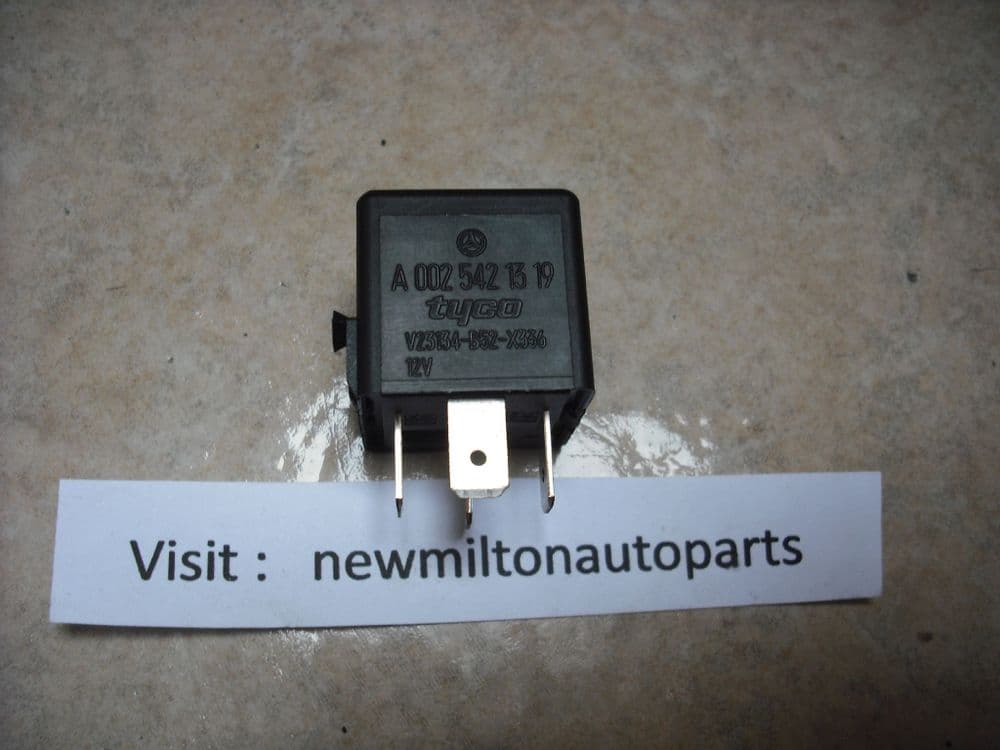 A 002 542 13 19 MERCEDES BENZ R170 SLK HOOD ROOF PUMP CONTROL RELAY