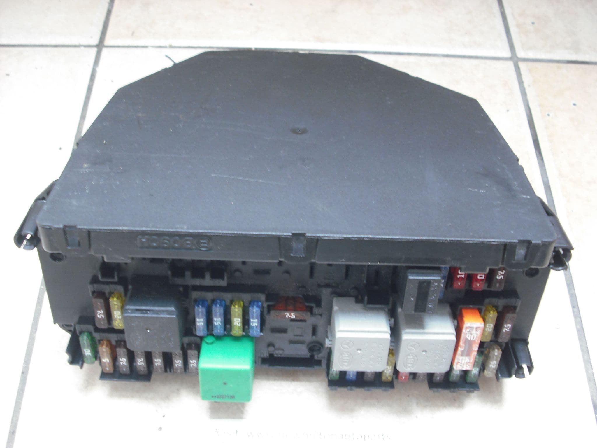 A 204 545 44 01 MERCEDES BENZ W204 C CLASS FRONT FUSE BOX SAM UIT