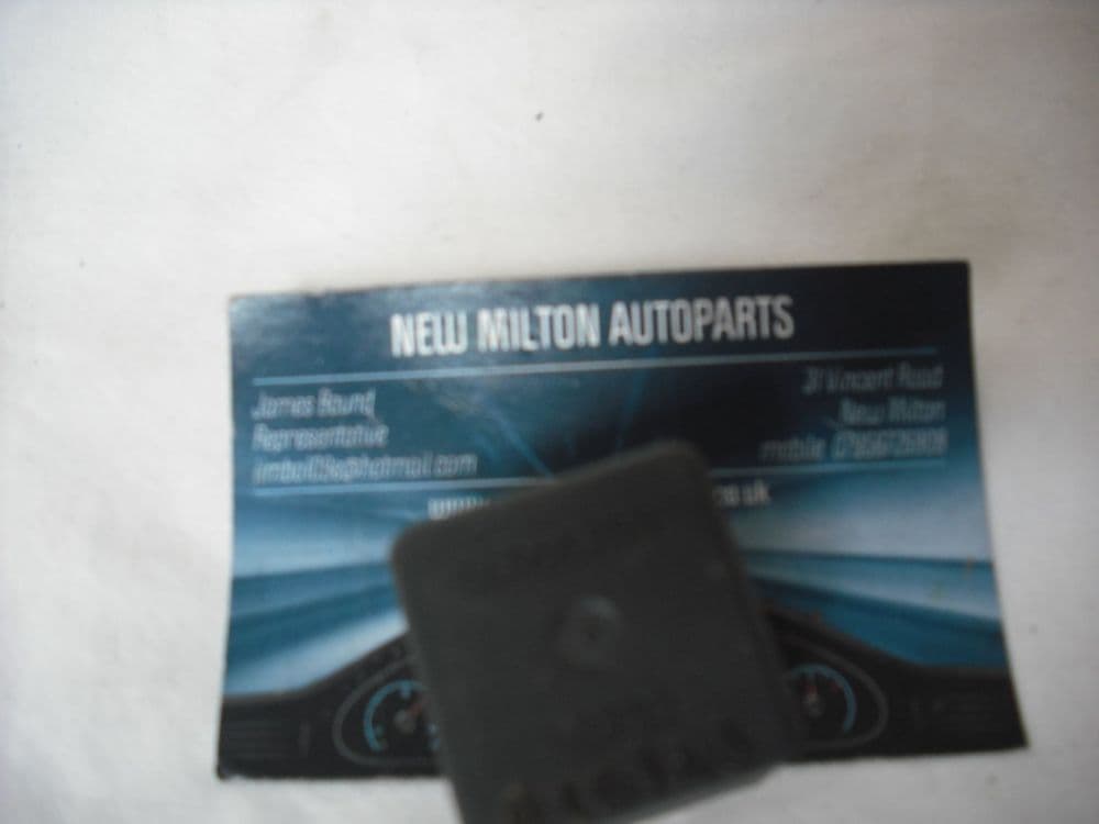 A CHRYSLER PT CRUISER GENUINE RELAY 56006709 50732