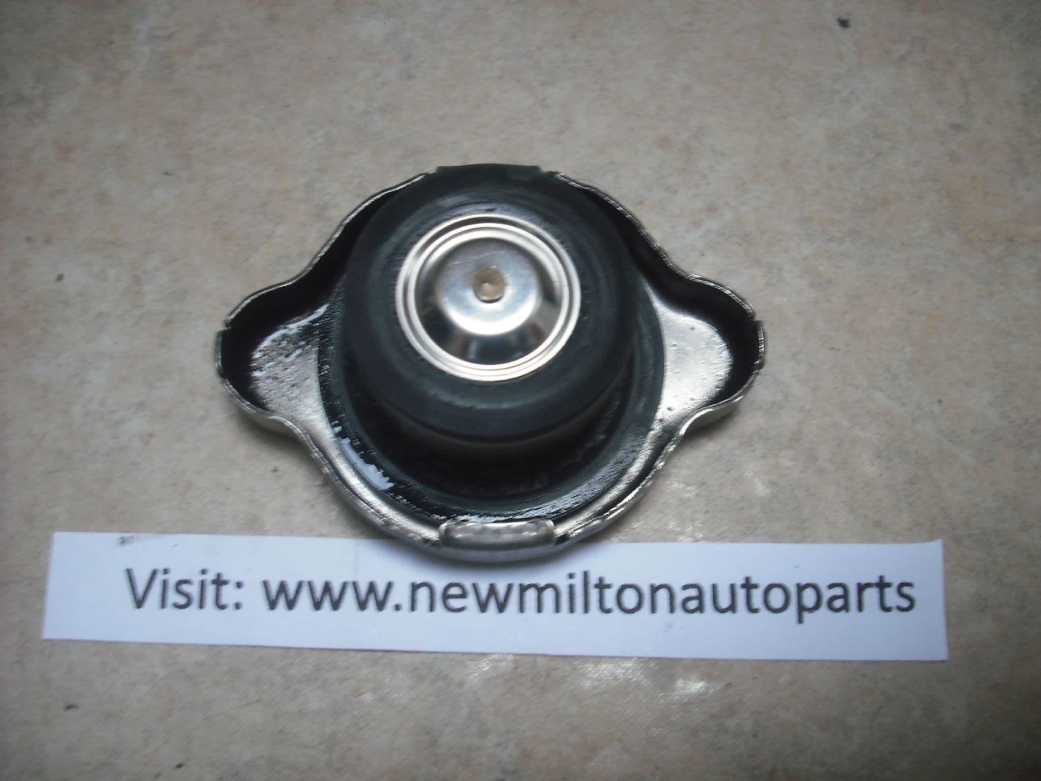 A GENUI NE TOYOTA YARIS MK2 RADIATOR CAP