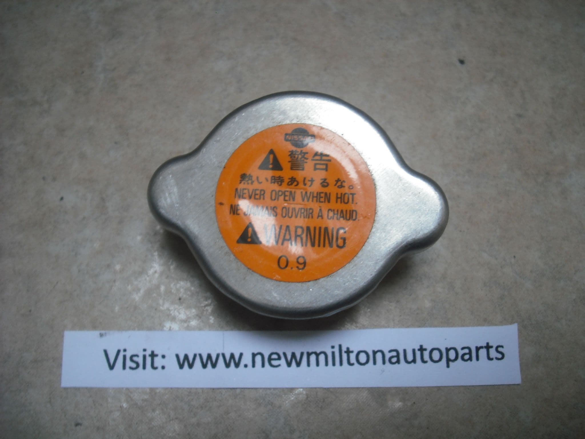 A GENUI NE TOYOTA YARIS MK2 RADIATOR CAP