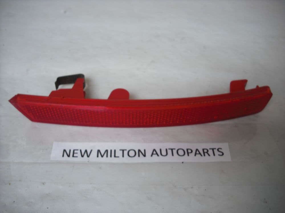 A GENUINE ALFA ROMEO 147 REAR BUMPER REFLECTOR O/S RIGHT UK DRIVERS SIDE