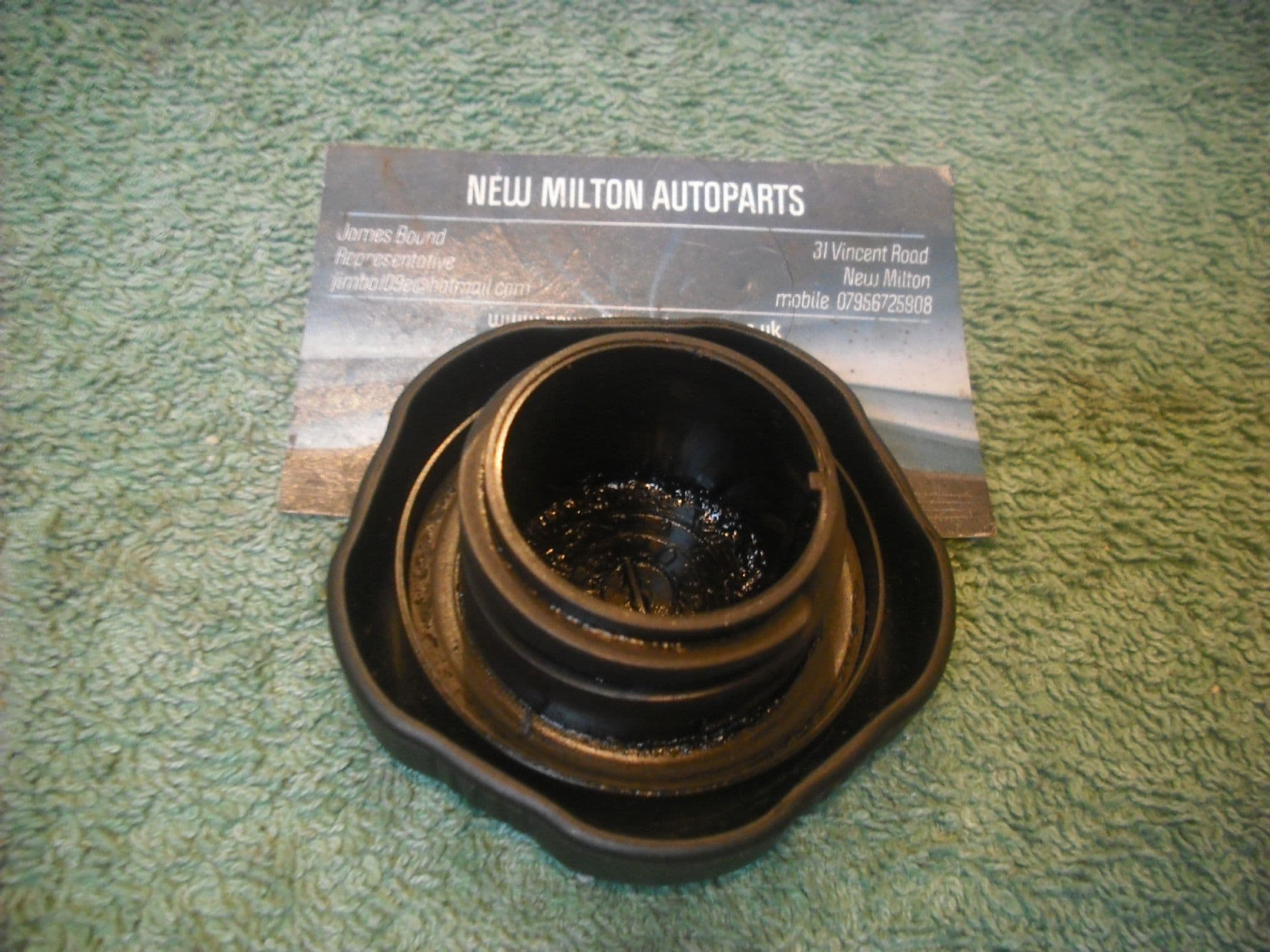 A GENUINE ALFA ROMEO 156 JTS SELESPEED ENGINE OIL FILLER CAP