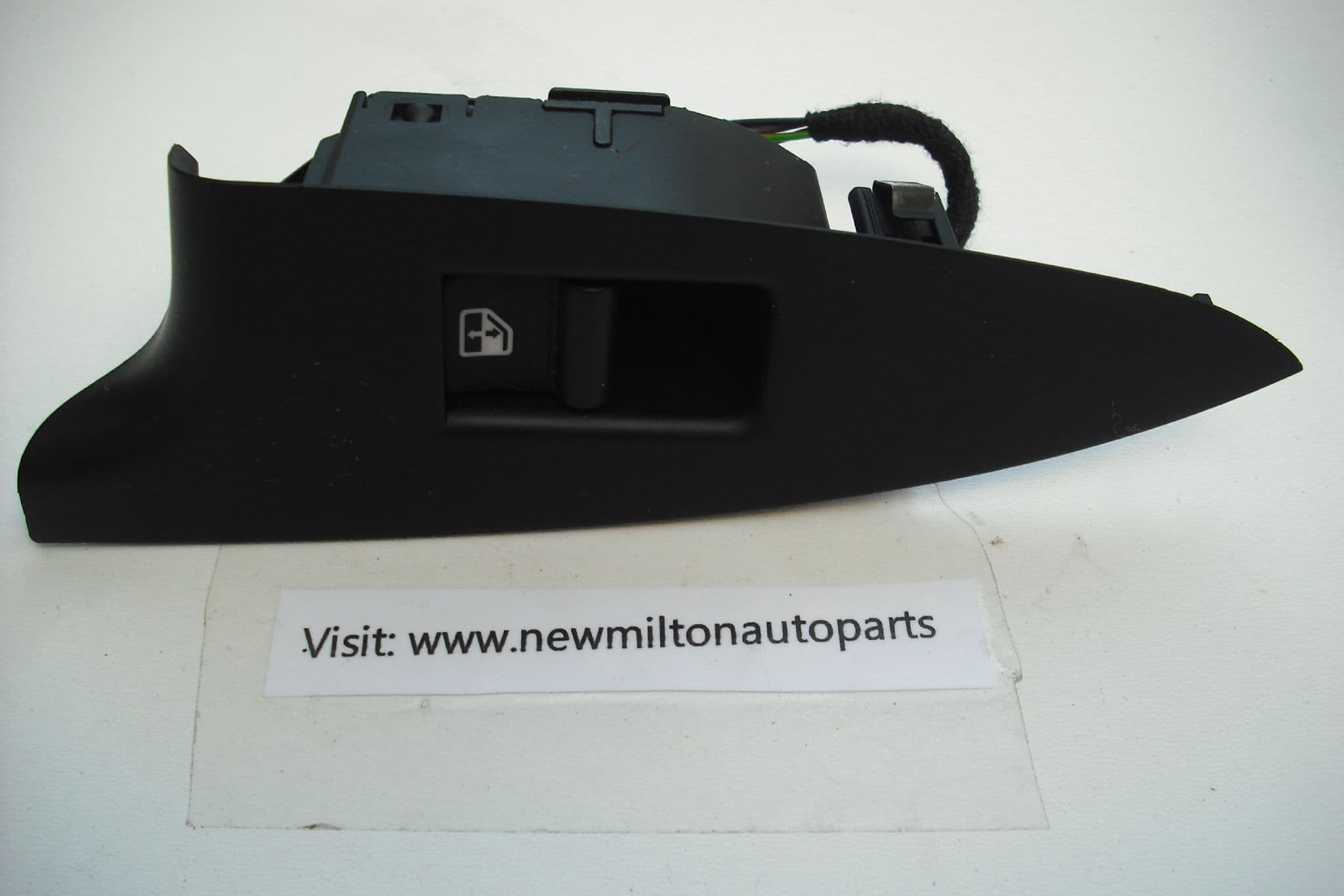 A GENUINE ALFA ROMEO GIULIETTA FRONT PASSENGER DOOR ELECTRIC WINDOW SWITCH