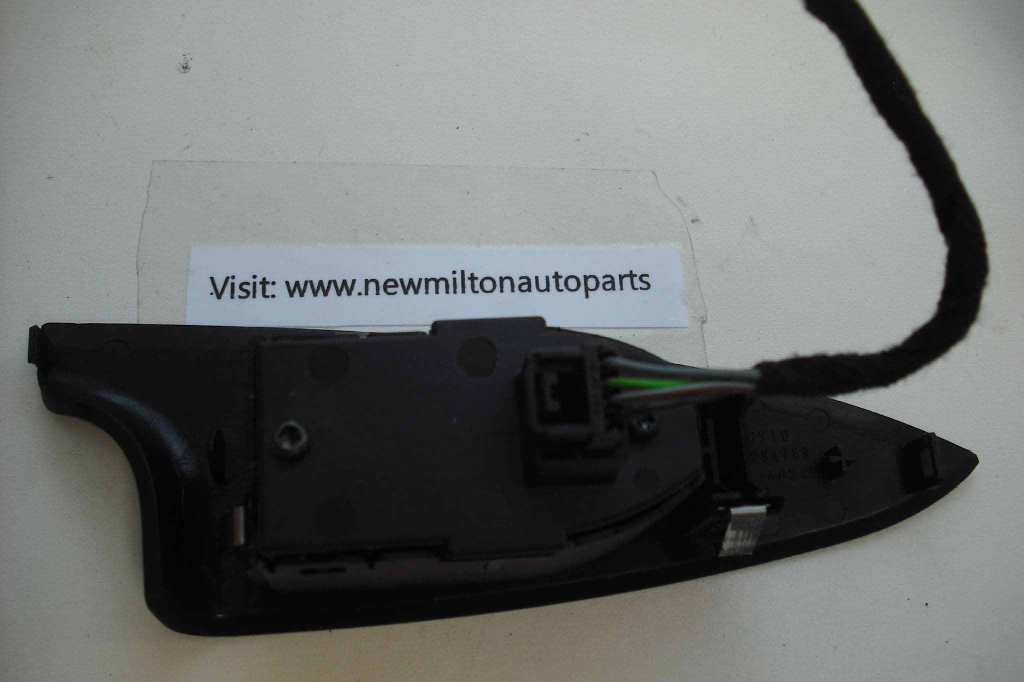 A GENUINE ALFA ROMEO GIULIETTA FRONT PASSENGER DOOR ELECTRIC WINDOW SWITCH