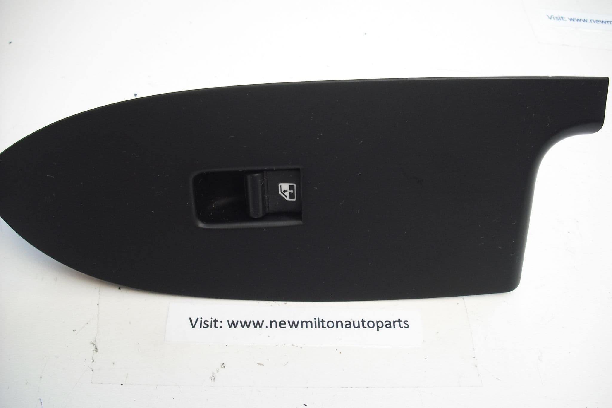 A GENUINE ALFA ROMEO GIULIETTA FRONT PASSENGER DOOR ELECTRIC WINDOW SWITCH