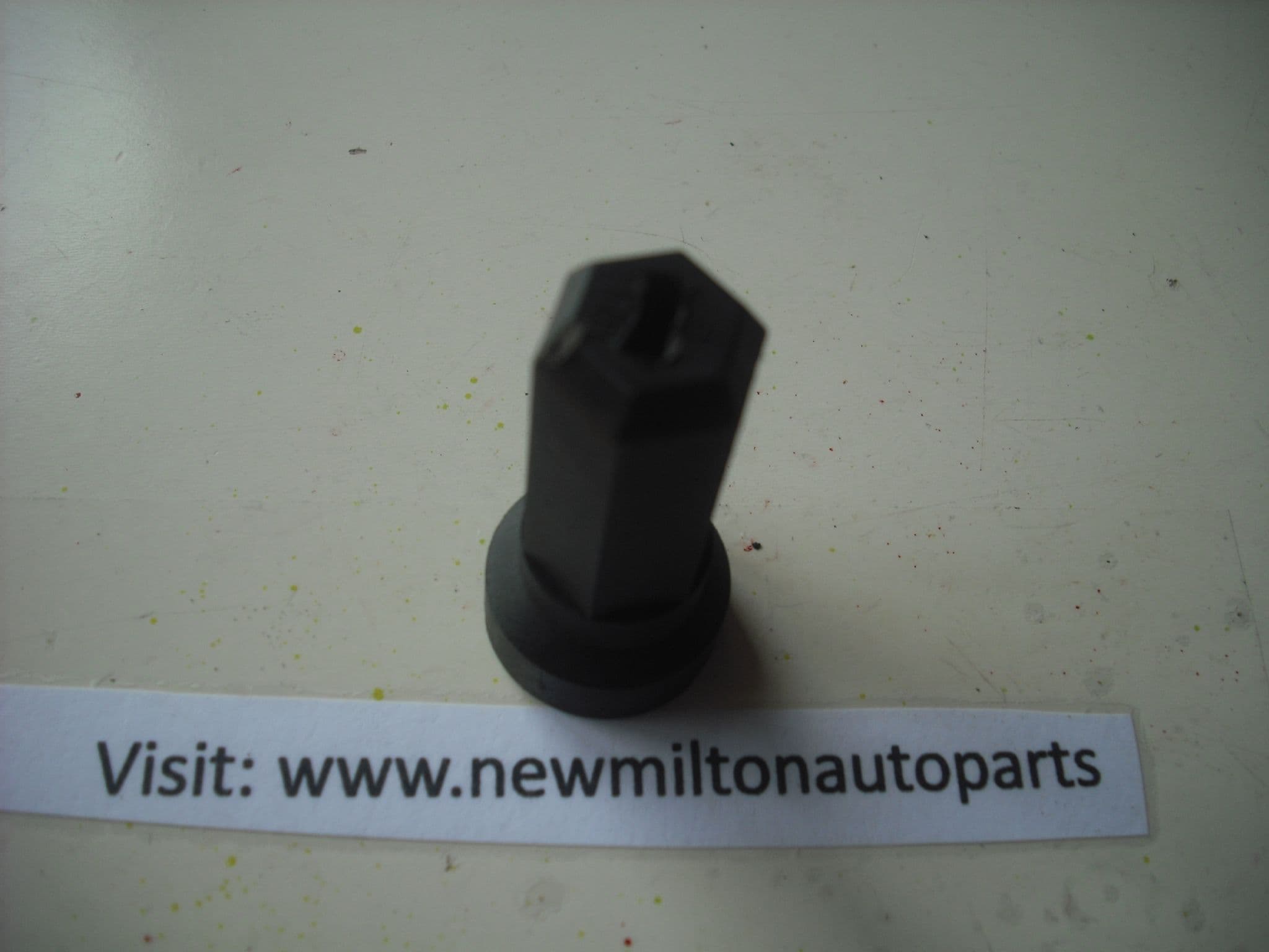 A GENUINE AUDI A3 8P REAR LIGHT FASTENING SCREW