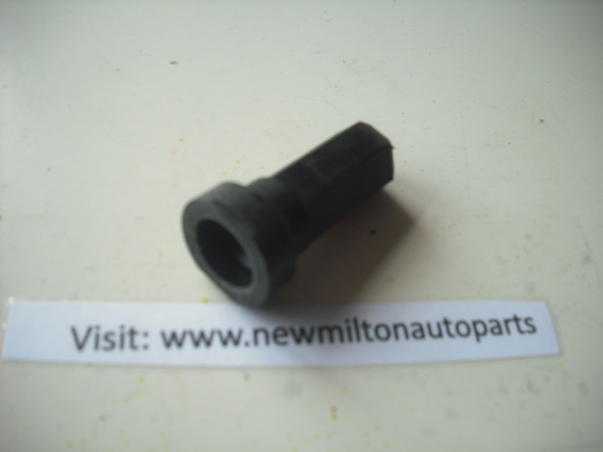 A GENUINE AUDI A3 8P REAR LIGHT FASTENING SCREW