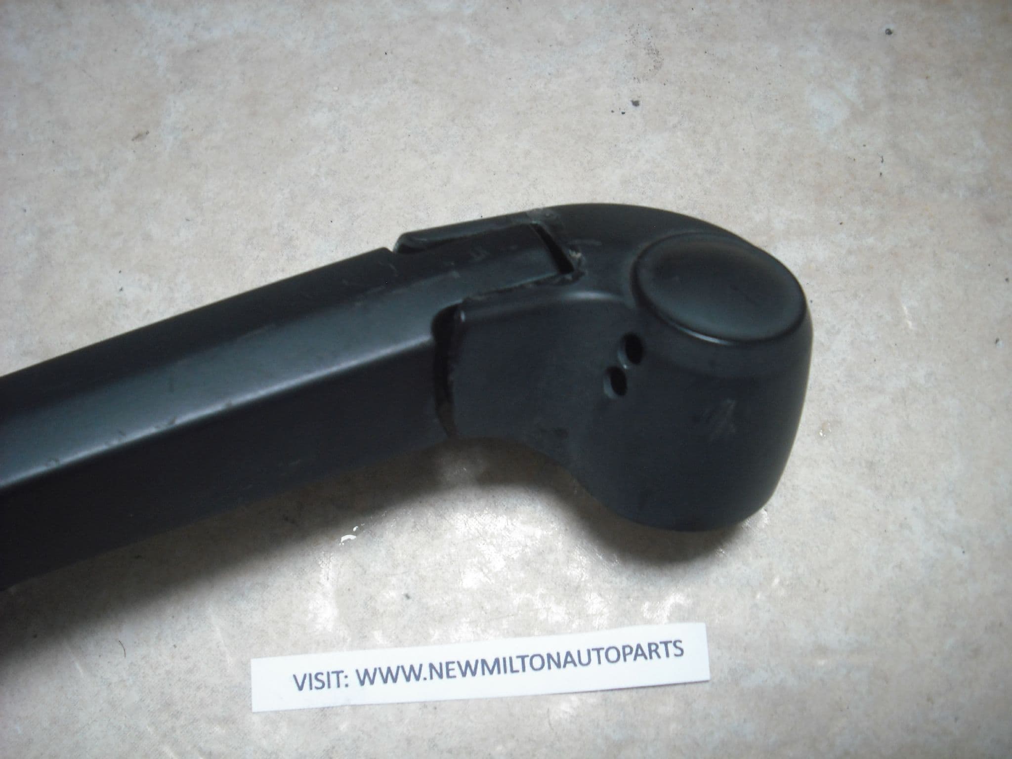 A GENUINE AUDI A4 B7 AVANT ESTATE REAR WINDOW WIPER ARM AND BLADE