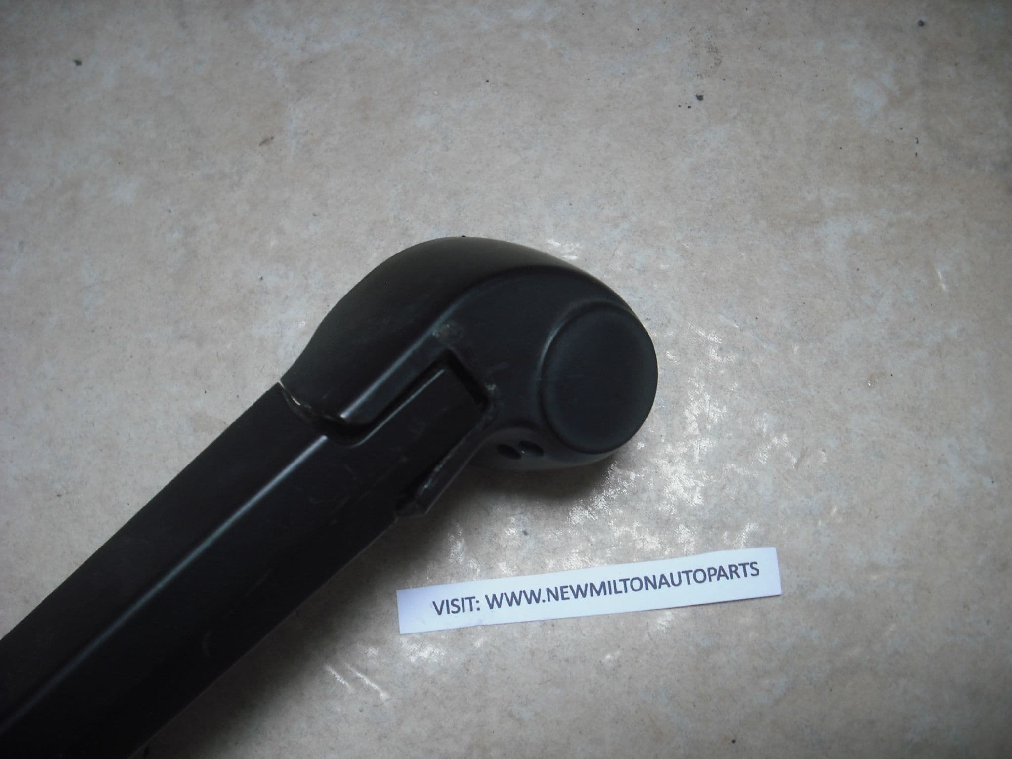 A GENUINE AUDI A4 B7 AVANT ESTATE REAR WINDOW WIPER ARM AND BLADE