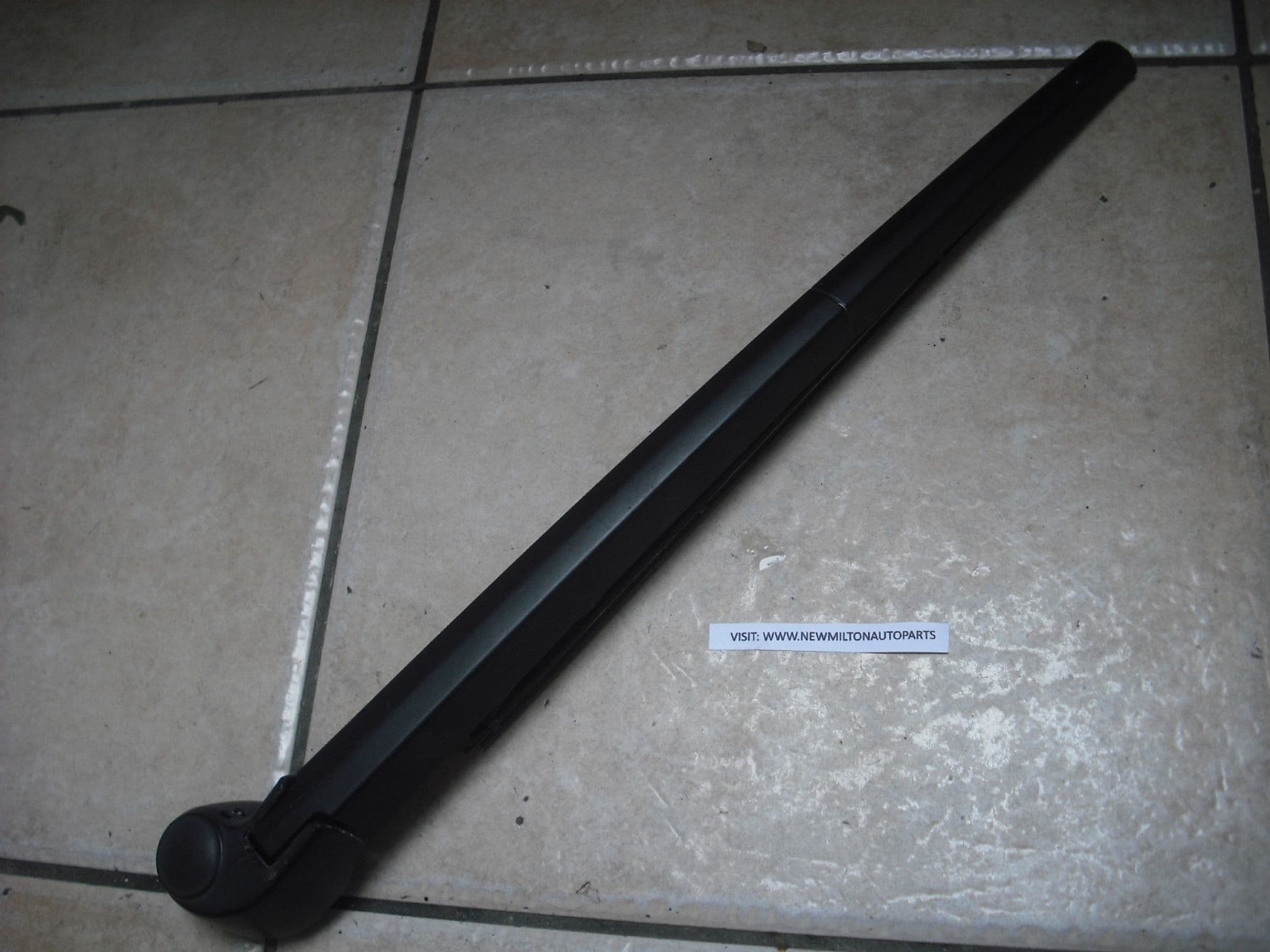 A GENUINE AUDI A4 B7 AVANT ESTATE REAR WINDOW WIPER ARM AND BLADE