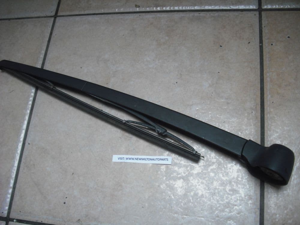 A GENUINE AUDI A4 B7 AVANT ESTATE REAR WINDOW WIPER ARM AND BLADE