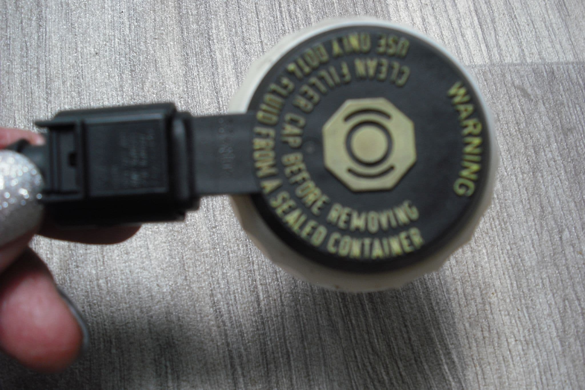 A GENUINE AUDI A5 8T BRAKE FLUID MASTER CYLINDER FILLER CAP WITH LEVEL ...