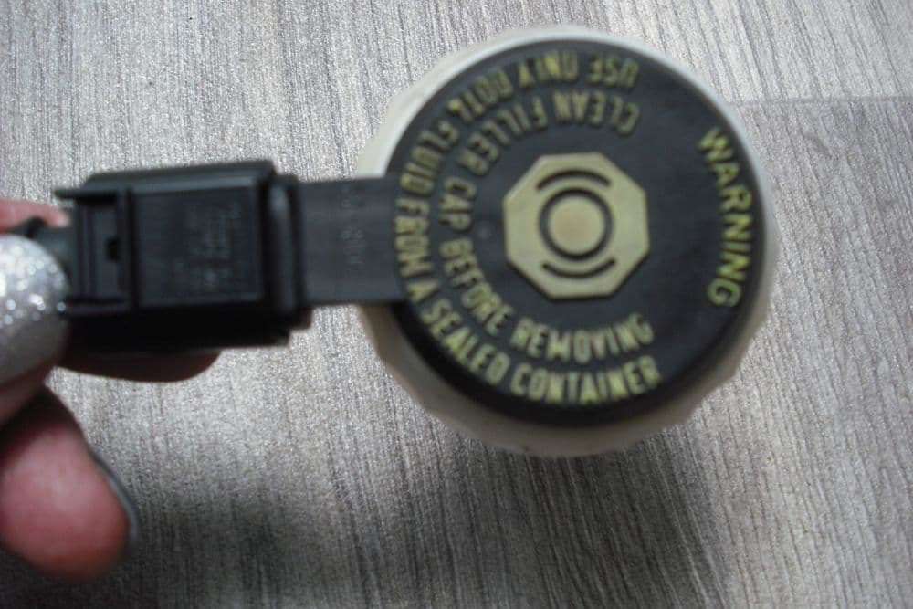 A GENUINE AUDI A5 8T BRAKE FLUID MASTER CYLINDER FILLER CAP WITH LEVEL ...