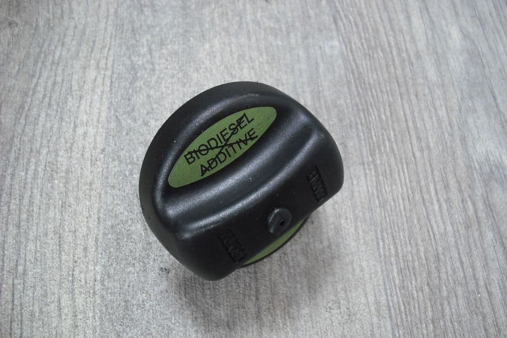 A GENUINE BMW 1 SERIES E87 E90 E91 DIESEL FUEL CAP