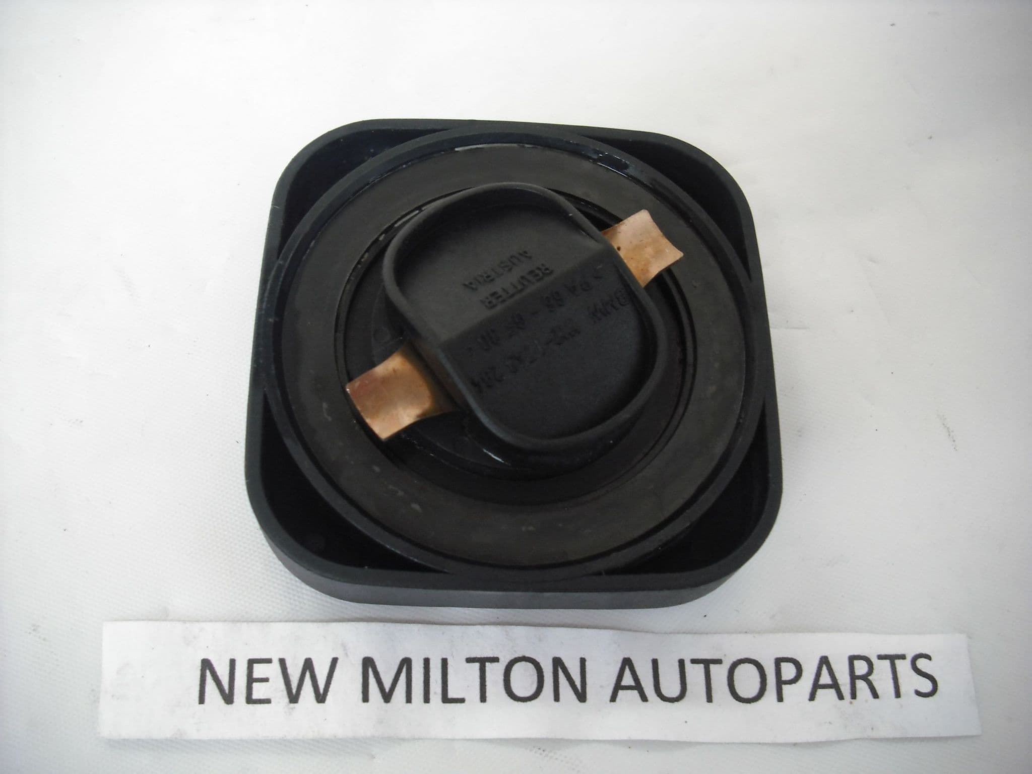 A GENUINE BMW E46 318 320D ETC 3 SERIES ENGINE OIL FILLER CAP 1998-2008
