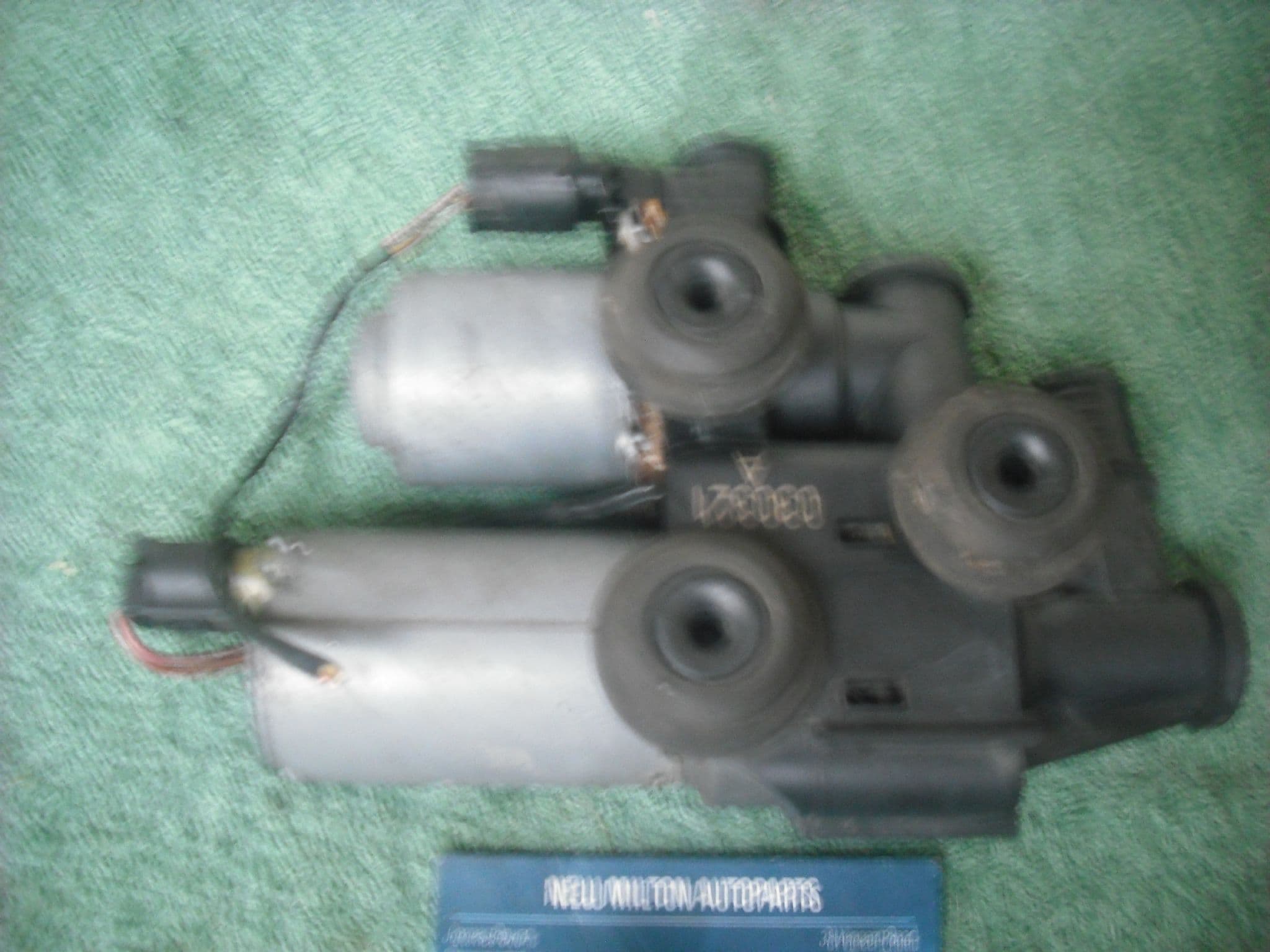 A GENUINE BMW E46 320D WATER PUMP HEATER VALVE 64 11-8 369 807 1 147 ...