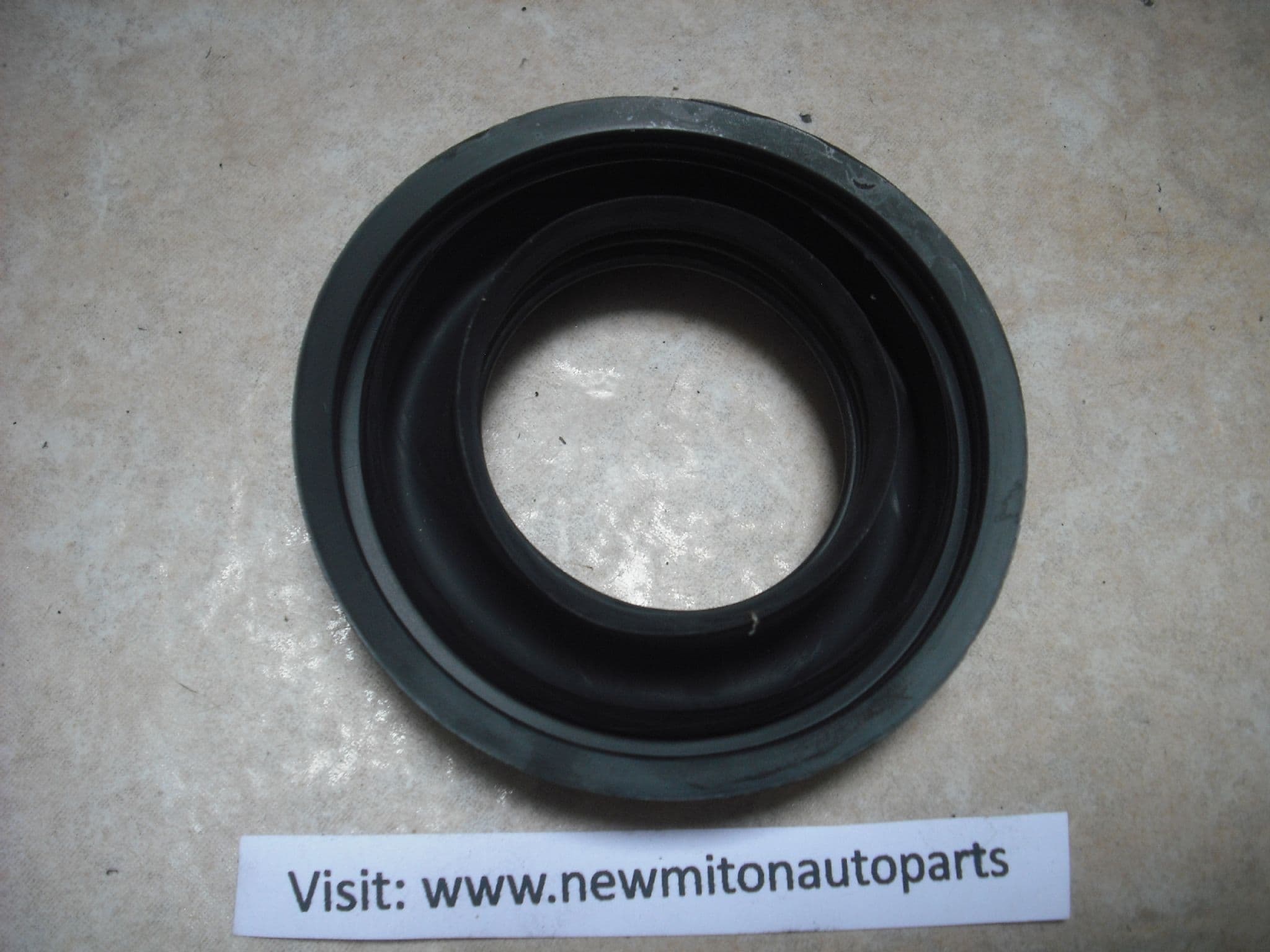 A GENUINE BMW E53 X5 HEADLIGHT HEADLAMP BULB RUBBER DUST SEAL SMALL