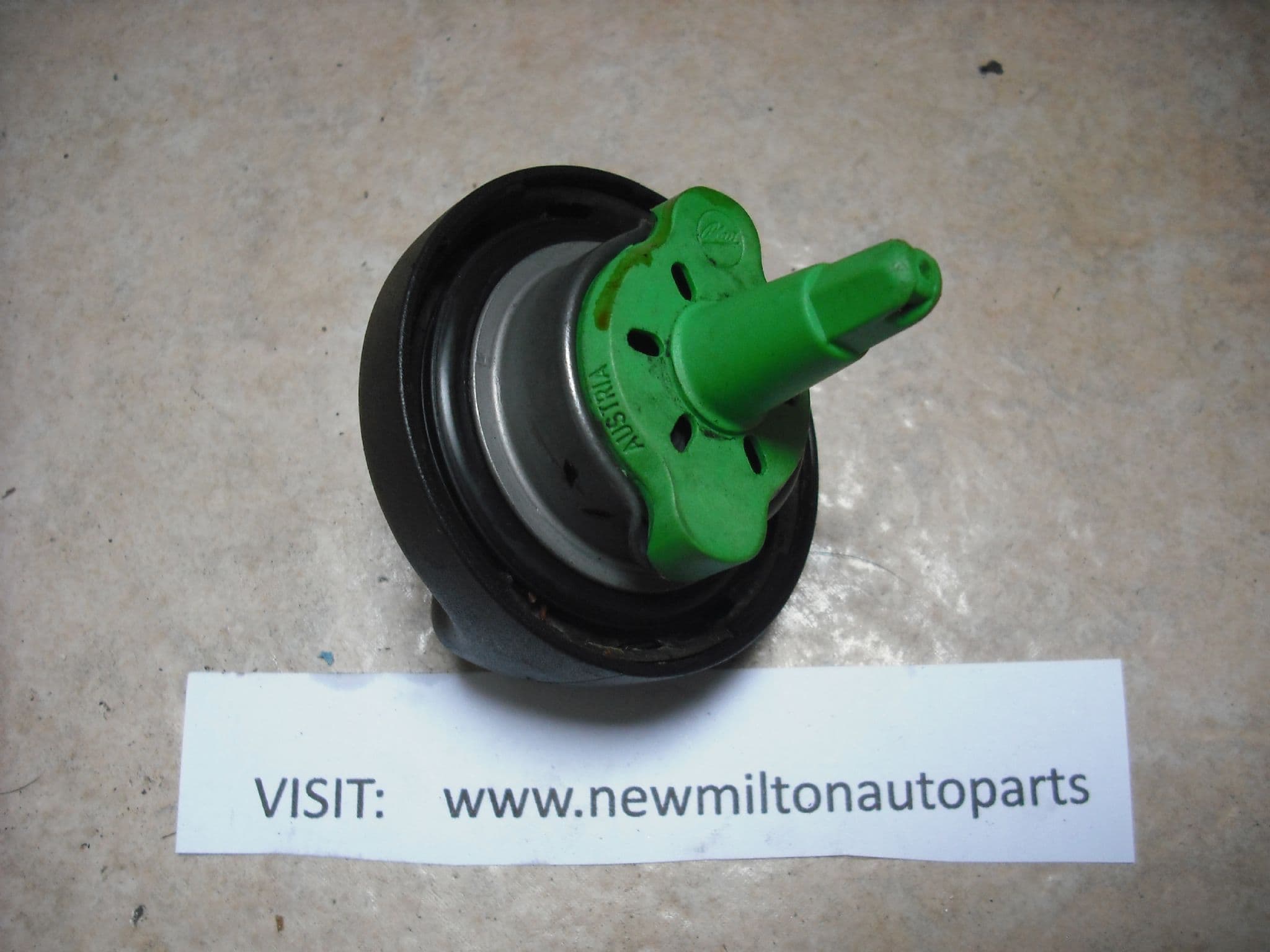 A GENUINE BMW E87 E88 E90 E91 DIESEL FUEL CAP