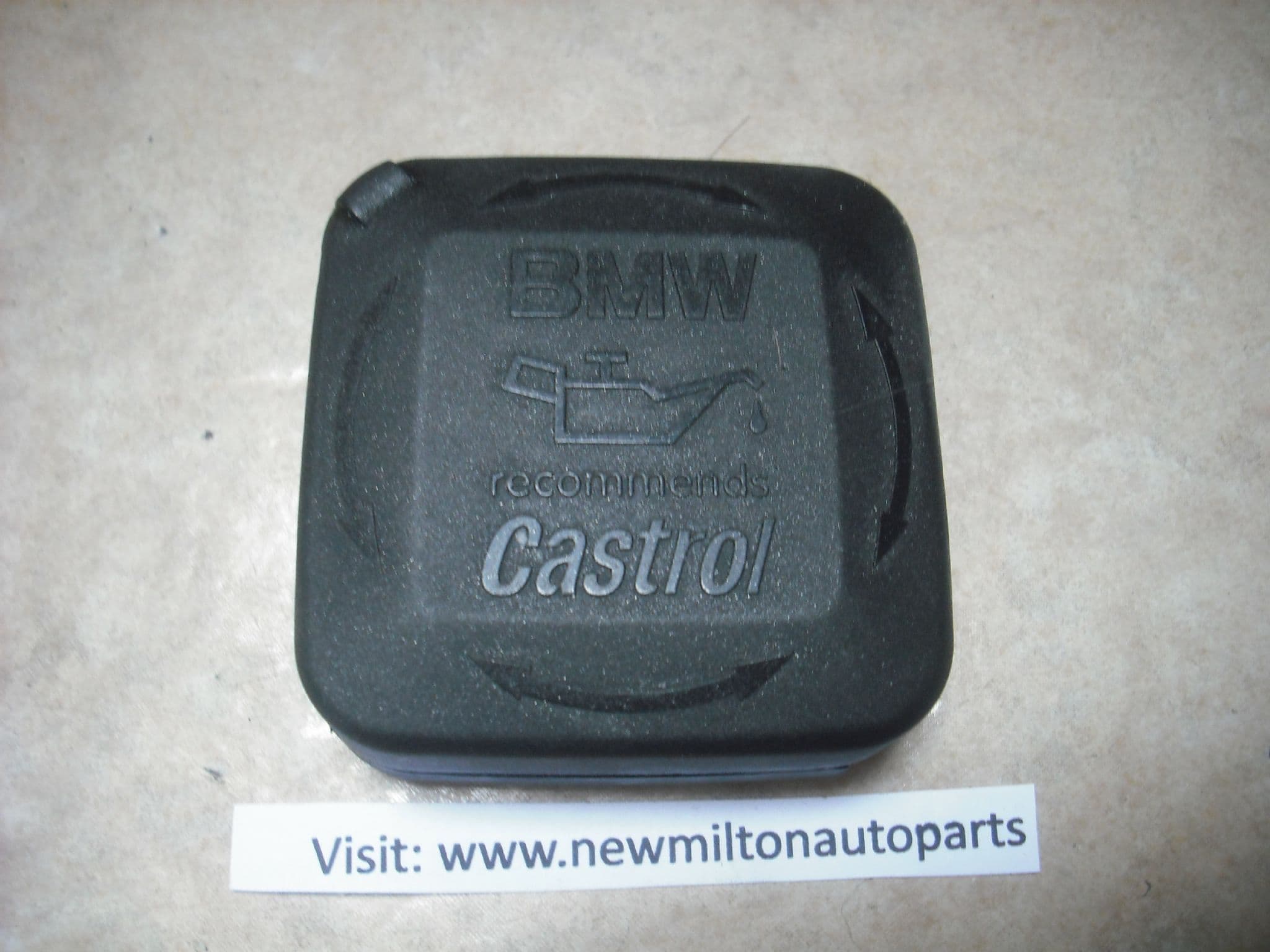 A GENUINE BMW E87 E90 E91 E92 PETROL ENGINE OIL FILLER CAP