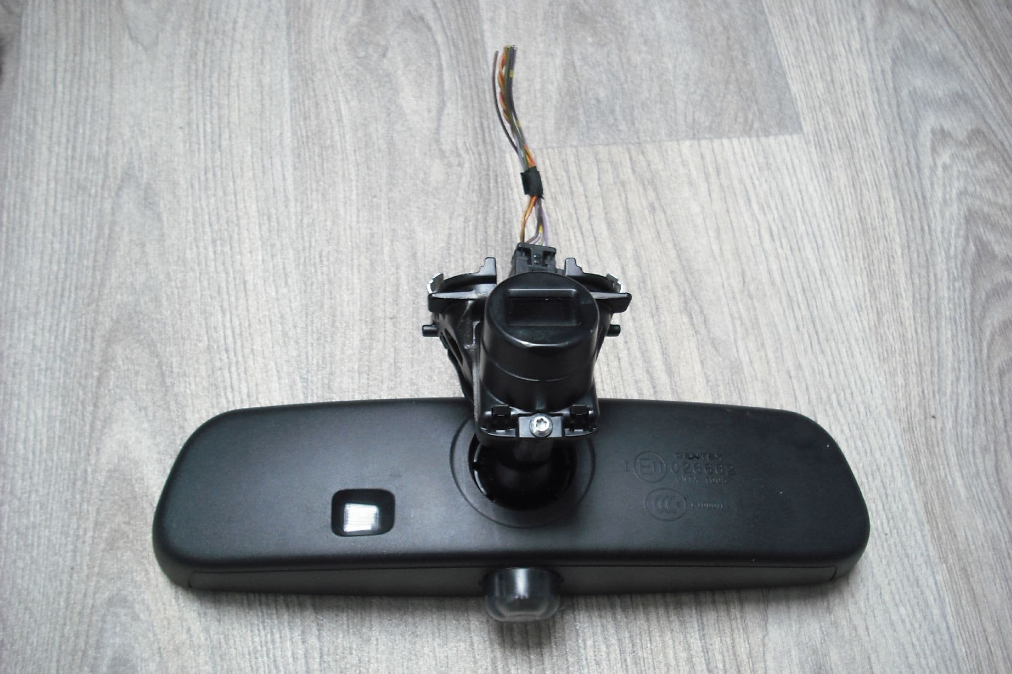 A GENUINE BMW F10 F11 INTERIOR REAR VIEW MIRROR WITH MOUNTED CAMERA
