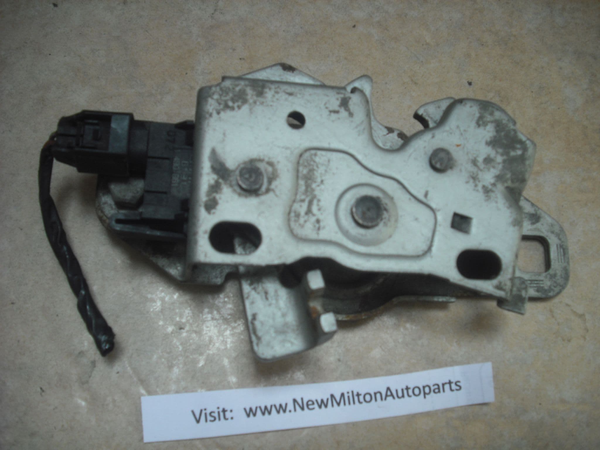 A GENUINE BMW MINI R50 R52 R53 BONNET HOOD CATCH WITH WIRING SENSOR