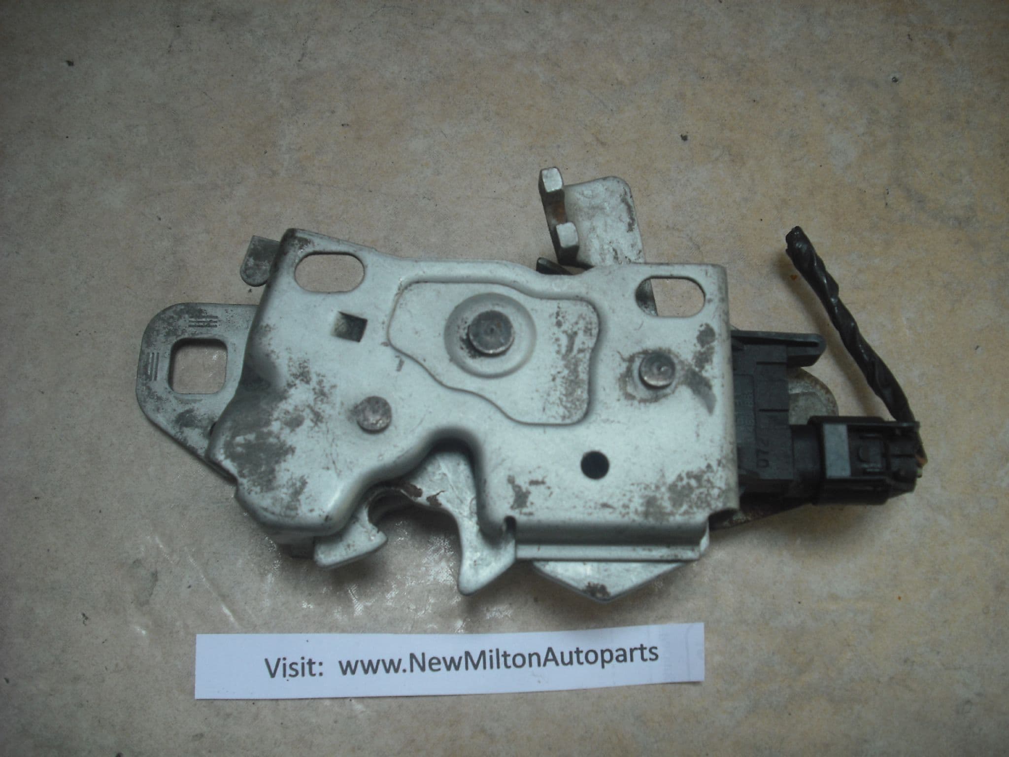 A GENUINE BMW MINI R50 R52 R53 BONNET HOOD CATCH WITH WIRING SENSOR