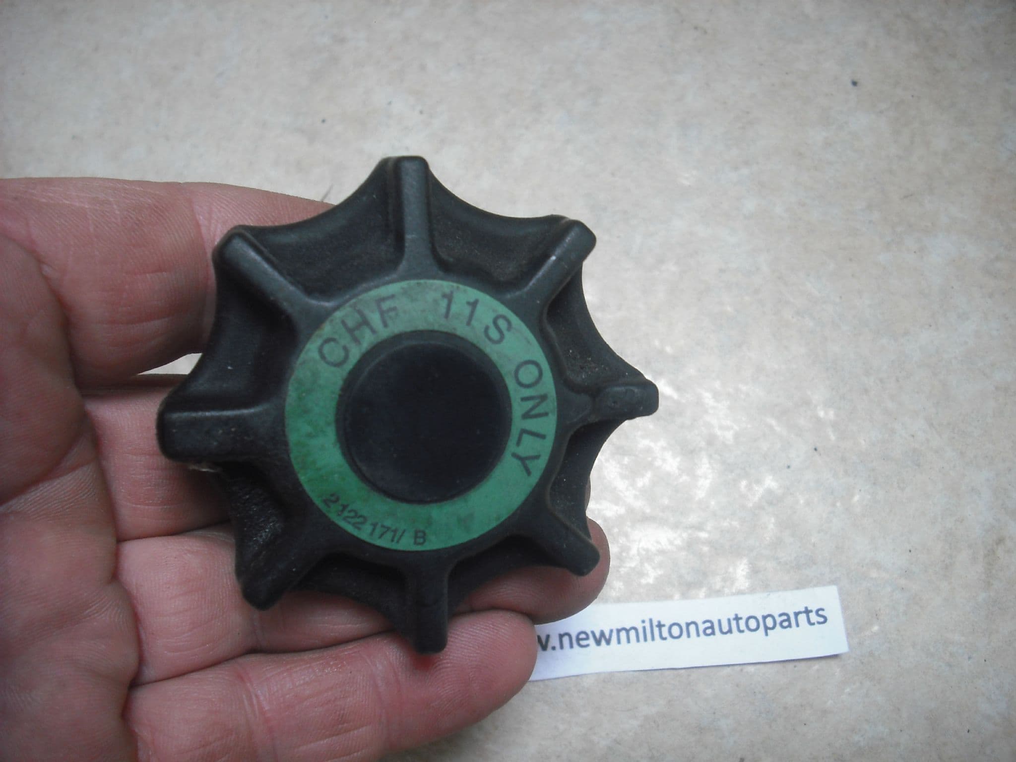 A GENUINE BMW MINI R50 R52 R53 COOPER S POWER STEERING FLUID FILLER CAP