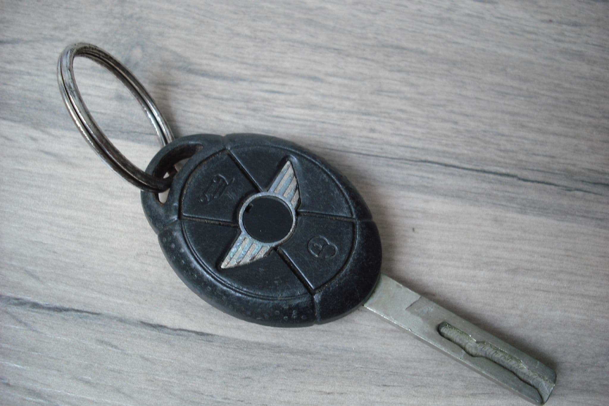 A GENUINE BMW MINI R50 R53 COOPER REMOTE KEY FOB