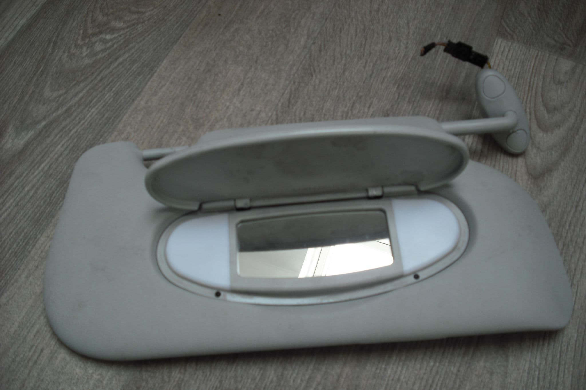 A GENUINE BMW R55 R56 SUNVISOR SUNSHINE SHADE RIGHT SIDE