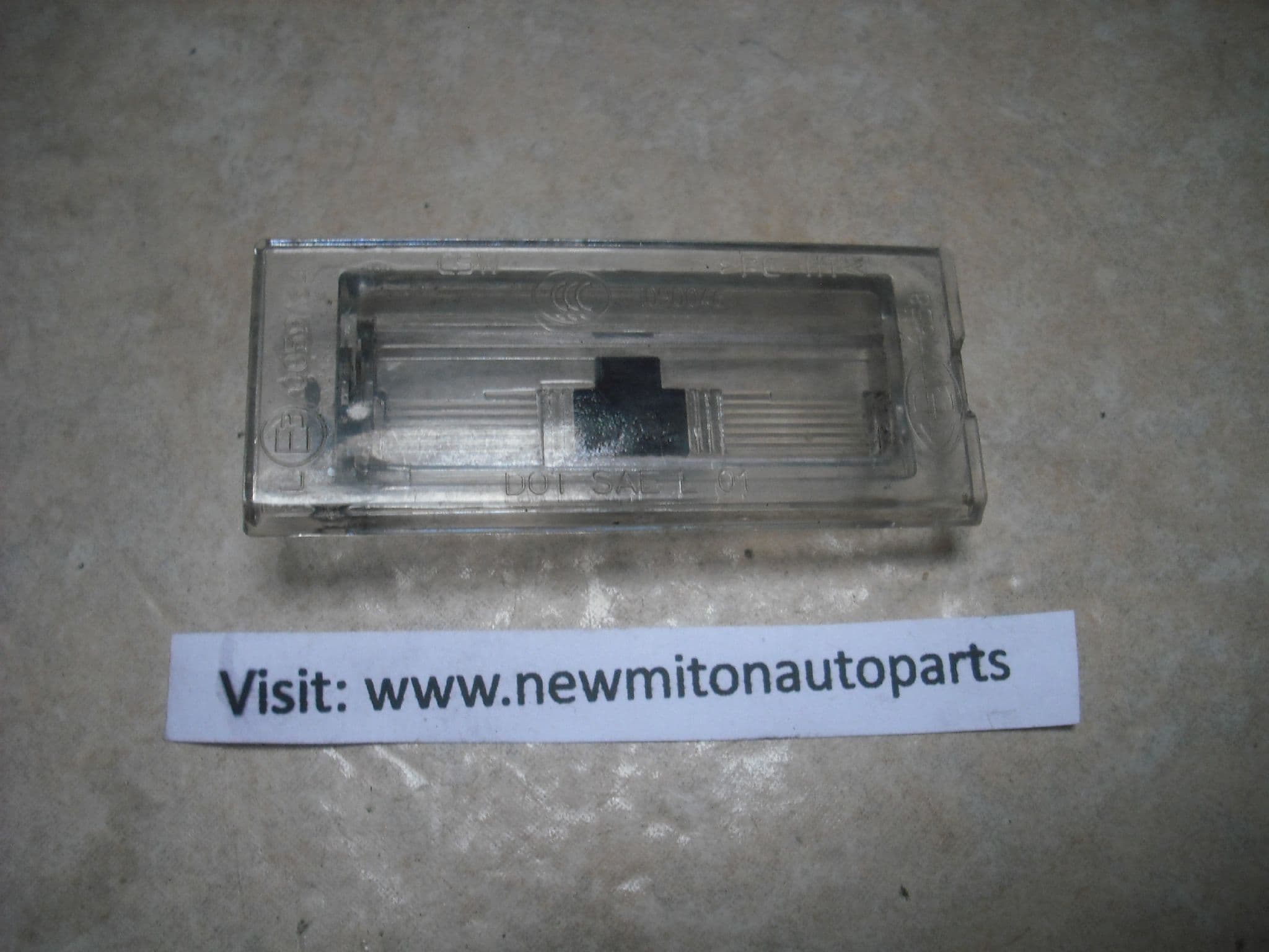 A GENUINE BMW X5 E53 REAR NUMBER PLATE ILLUMINATION LIGHT COVER LENS